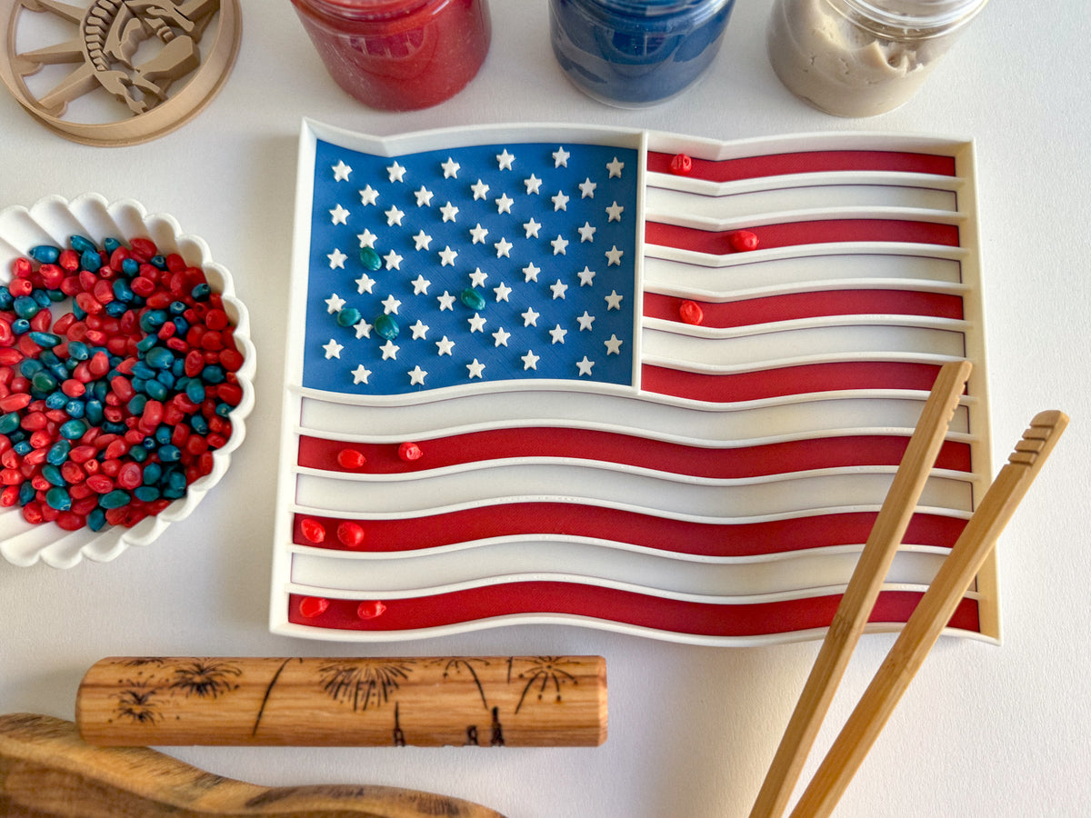 The American Flag Bio Play Tray for Sensory Play (Large) – NatureBasedToys